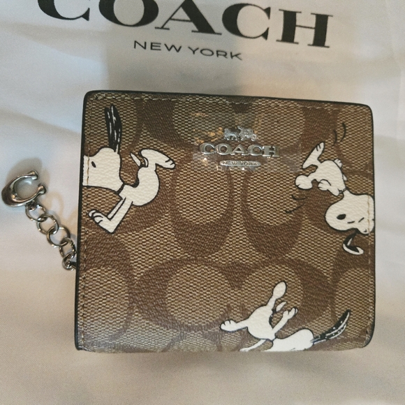 Coach | Bags | 22 Coach X Peanuts Tan Wallet Snoopy Design Bifold Small ...
